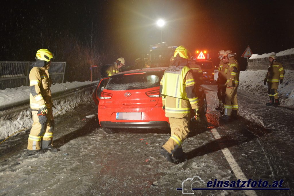 Frontalzusammenstoß auf der B178 – Umfahrung Bruckhäusl – Einsatzfoto.at