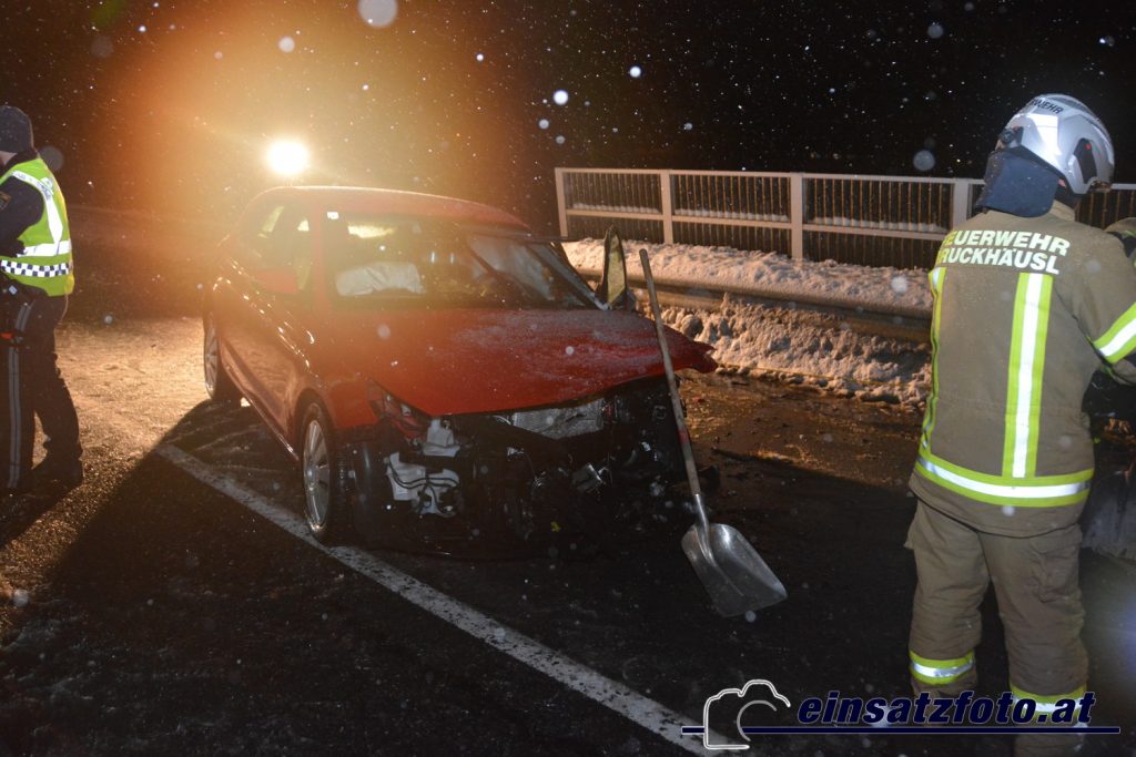Frontalzusammenstoß auf der B178 – Umfahrung Bruckhäusl – Einsatzfoto.at